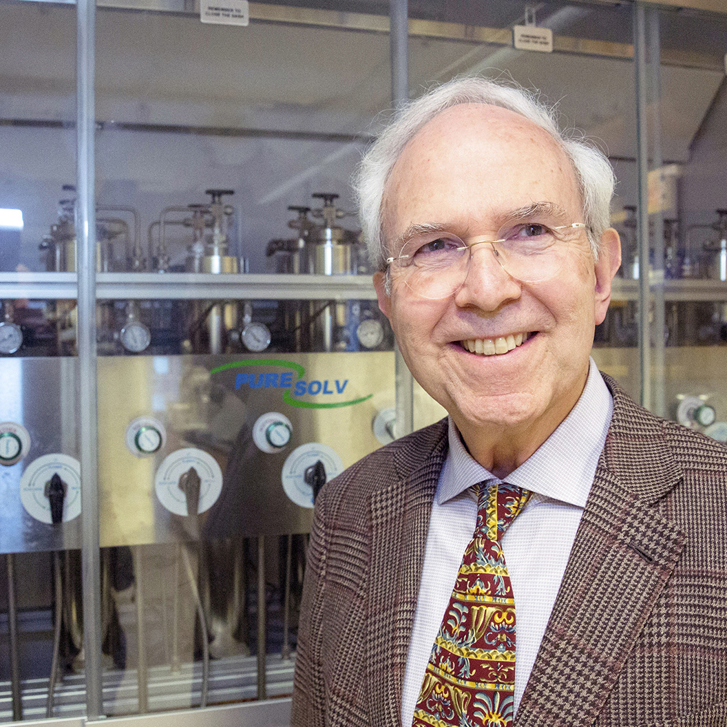 Gordon and Aziz accept the 2019 Eni Award | Department of Chemistry and ...